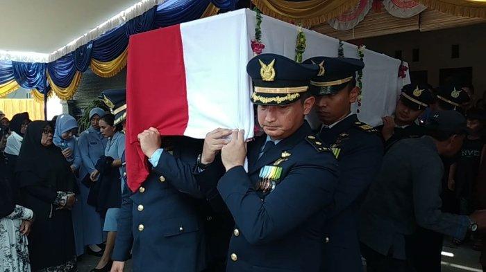 Sebelum Gugur Mayor Pnb Yuda Anggara Seta, Berangkatkan Umroh Sang Ibu ...