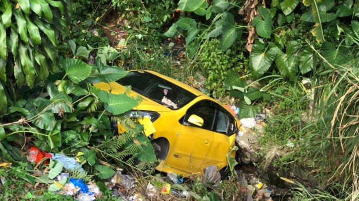 Mobil Kuning Masuk Jurang Ngantang Kabupaten Malang usai Tabrakan ...