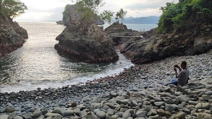 Pesona Lembah Watu Pawon, Pantai dengan Sunset Memukau di Pesisir ...