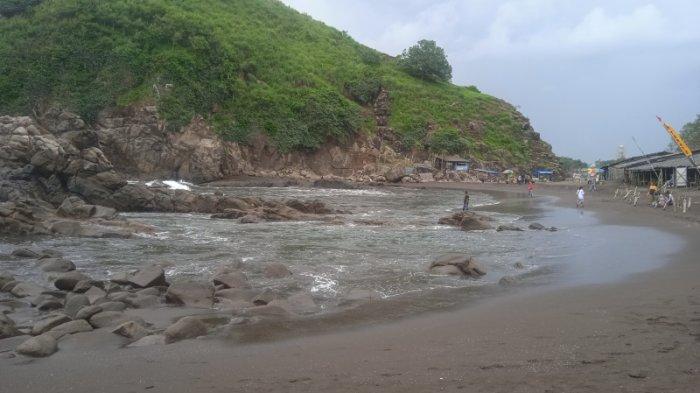 Libur Tahun Baru 2025, Jumlah Wisatawan di Pantai Payangan Jember Turun Akibat Cuaca Ekstrem ...