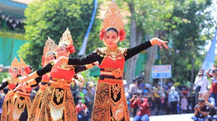 Pawai Budaya di Hari Jadi Kota Probolinggo Ke-665 - tribunjatim-timur.com