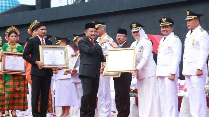 Pemkab Banyuwangi Raih Peringkat Pertama Kinerja Pemkab Se-Indonesia Tahun 2022 - tribunjatim ...