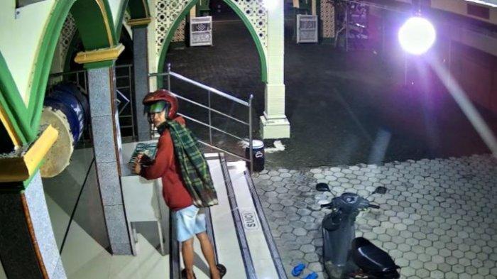 Viral, Aksi Pencuri Kotak Amal Gagal di Masjid Goa Hiro Ponorogo Terekam CCTV - tribunjatim ...