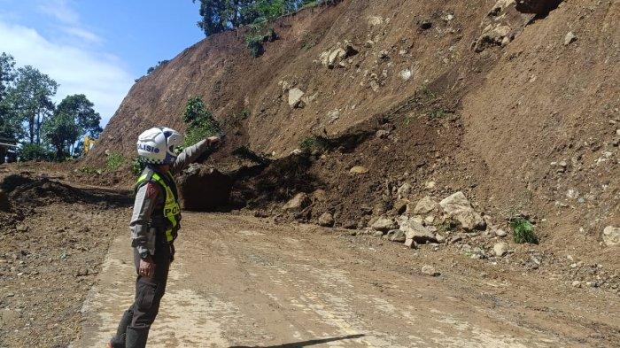 Tanah Longsor Lumpuhkan Jalur Piket Nol, Tutup Total Akses Lumajang ... Tanah Longsor Lumpuhkan Jalur Piket Nol, Tutup Total Akses Lumajang ...