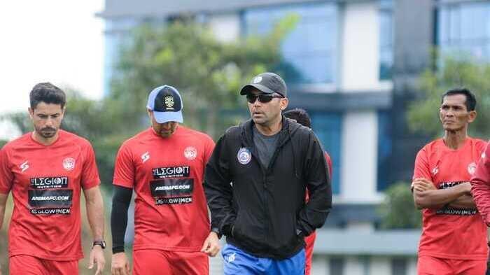 Javier Roca Singgung Playmaker Idaman, Kode Gelandang Baru Arema FC ...