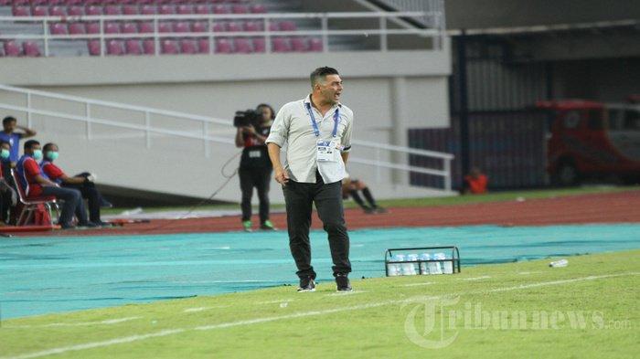 Arema FC Menang Melawan Dewa United, Javier Roca : Saya Dedikasikan ...
