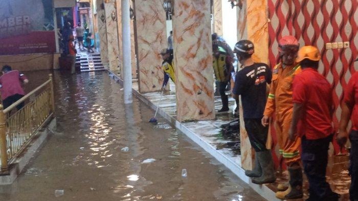 Kembali, Rumah Pribadi Bupati Jember Hendy Siswanto Tergenang Banjir ...