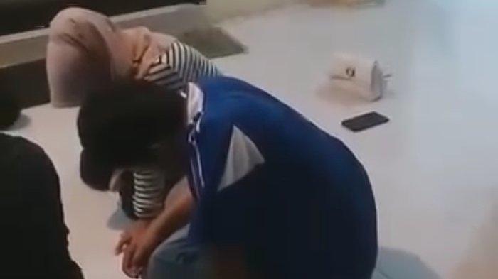 Mesum di Kamar Mandi Musala, Sepasang Kekasih di Kediri Kena Gerebek Warga - tribunjatim-timur.com
