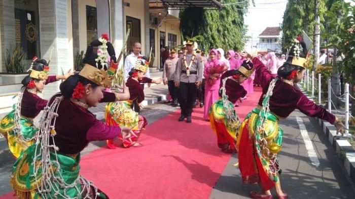 Tongkat Komando Kapolres Situbondo, Hari ini Resmi Dijabat AKBP Dwi ...