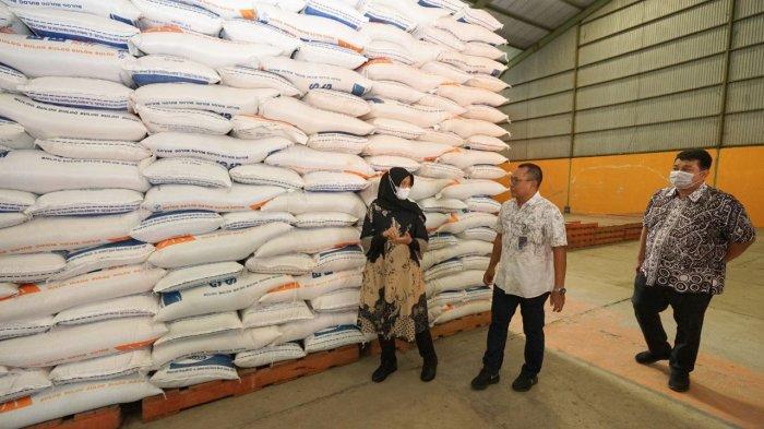Stok Beras dan BBM di Kabupaten Banyuwangi Dipastikan Aman Hingga Lebaran 2023 - tribunjatim ...