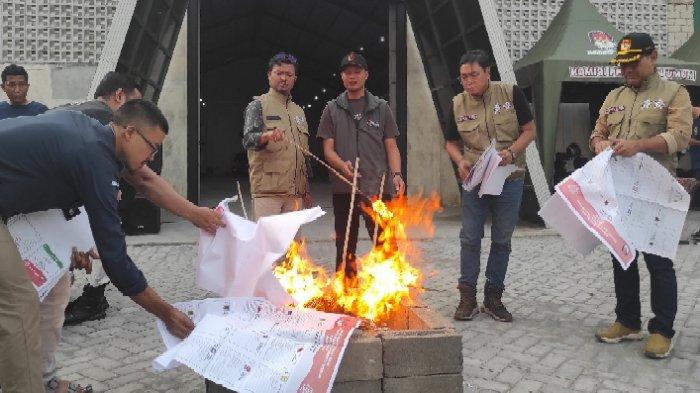 Agar Tidak Disalahgunakan, Surat Suara Sisa dan Rusak Dimusnahkan - tribunjatim-timur.com