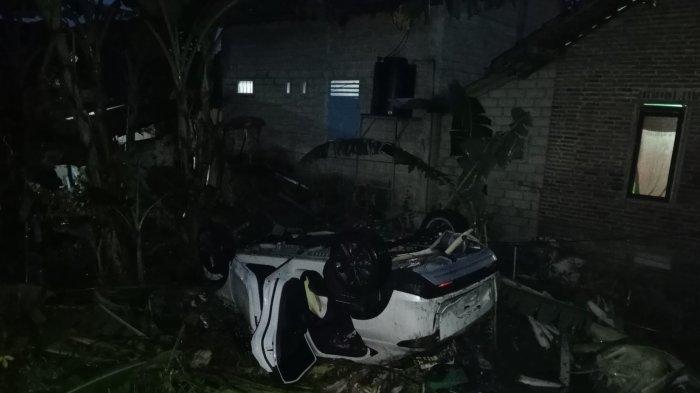 Mobil Tertabrak Kereta Api Singasari Hingga Terpental dan Terbalik di Blitar, Satu Orang Tewas ...