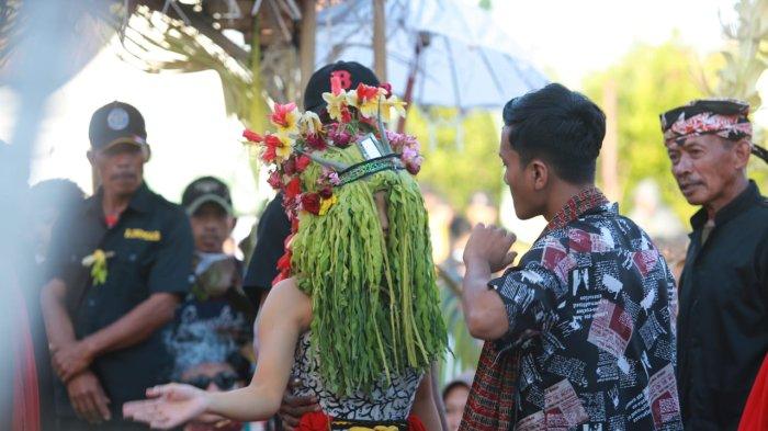 Seblang Olehsari, Tradisi Banyuwangi yang Selalu Ramai Dikunjungi ...