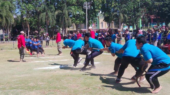 Pemkab Gelar Lomba Tarik Tambang Memeriahkan HUT RI dan Hari Jadi Situbondo ke-205 - tribunjatim ...
