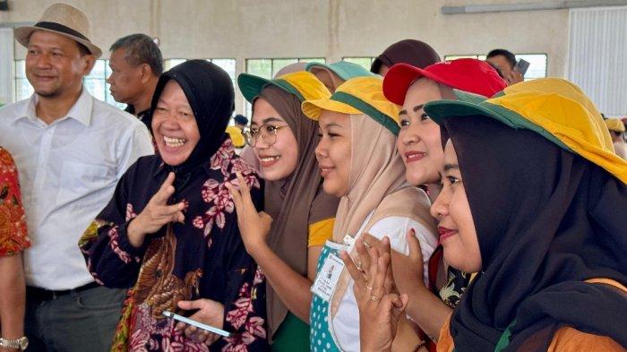 Ribuan Buruh Pabrik Rokok Grendel di Kota Malang Antusias Sambut ...