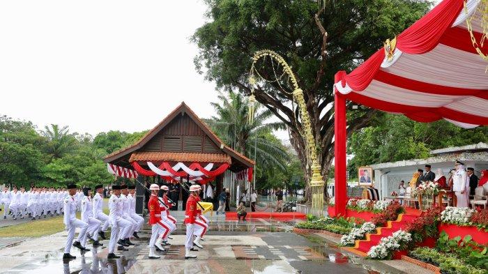 Meski Diguyur Hujan, Upacara HUT ke-78 RI di Banyuwangi Berlangsung Khidmat - tribunjatim-timur.com