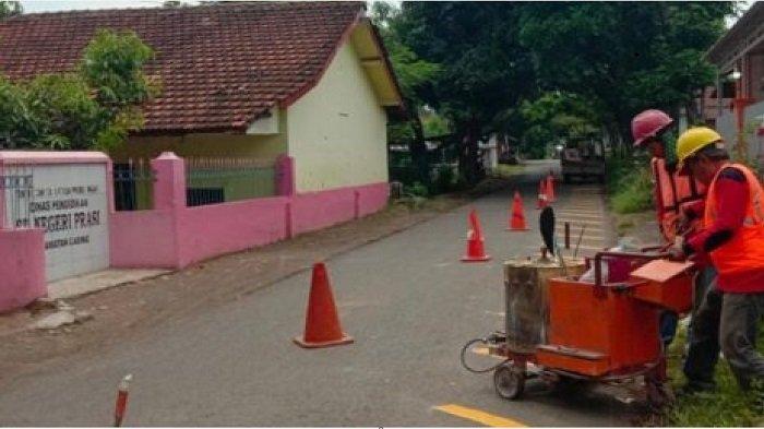 Dishub Probolinggo Pasang Marka ZoSS di 9 Lembaga Sekolah - tribunjatim ...