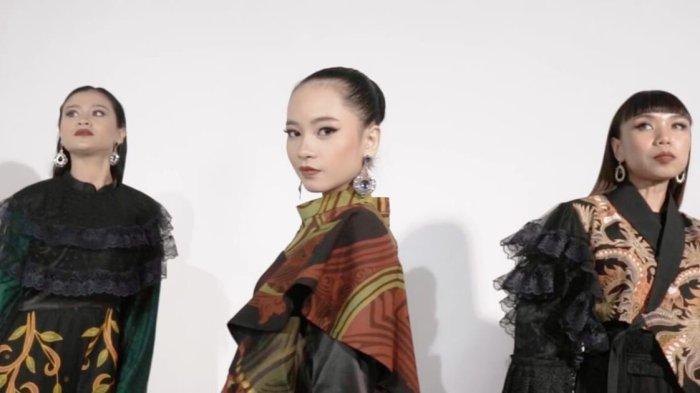 Batik Khas Kabupaten Probolinggo Tampil di Malang Fashion Week 2023 ...