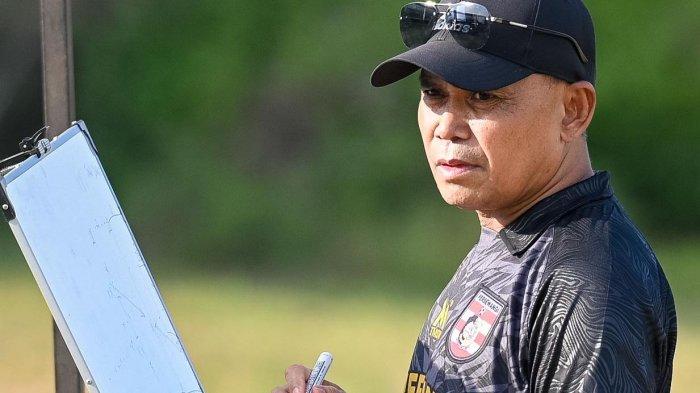PROFIL Syamsuddin Batola, Pelatih Persewangi Banyuwangi yang Meninggal Dalam Kecelakaan ...