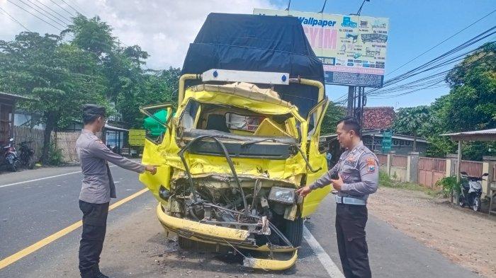 Dua Truk Tabrakan di Situbondo, Tiga Orang Terluka - tribunjatim-timur.com