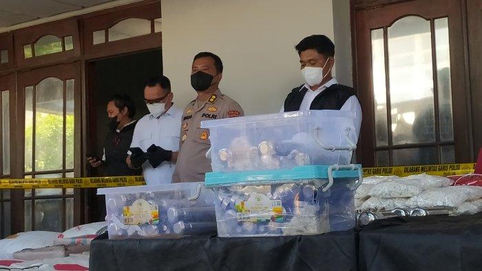 Rumah Elit di Surabaya Jadi Pabrik Narkoba, Ditemukan 9,8 Kilogram Sabu-sabu dan Jutaan Pil ...