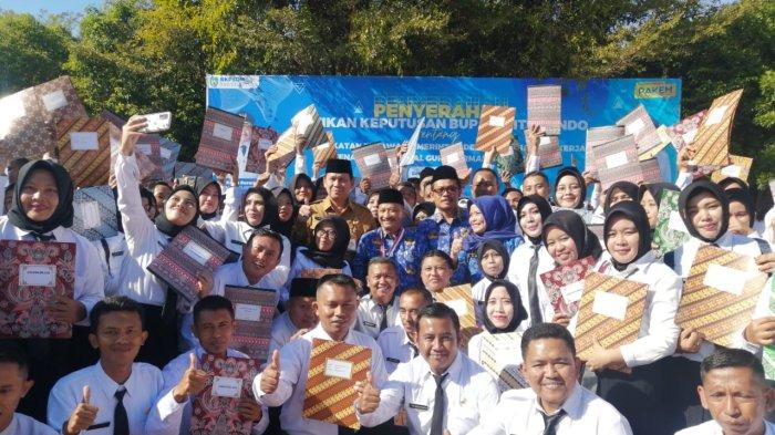 Puluhan Tahun Terima Honor Rp 10 Hngga Rp 100 Ribu, Guru SD Bersyukur Diangkat PPPK ...