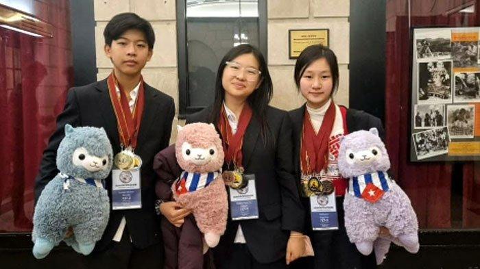 Torehkan Prestasi Dunia 3 Siswa Sekolah Ciputra Raih Belasan Medali Di