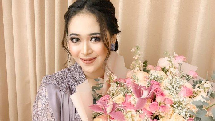 Sosok Agisnia Nur Azizah, Penyanyi Multitalenta yang Kini Coba Rintis di Dunia MUA - Tribunjatim.com