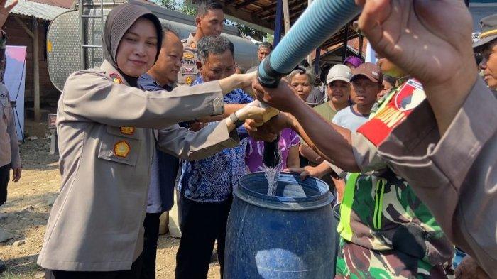 Alumni Akpol Angkatan 1995 Salurkan 5 Tangki Air Bersih untuk Warga Terdampak Kekeringan di ...