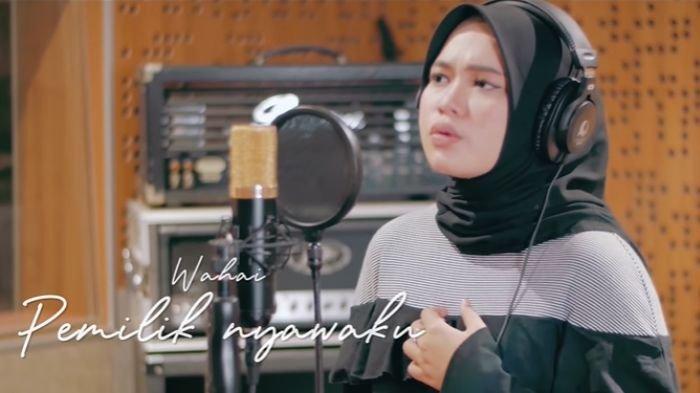 Lirik Lagu Muhasabah Cinta - Edcoustic, Viral di TikTok Dicover Anisa ...