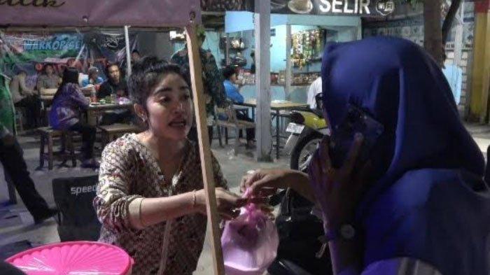 Sensasi Kuliner Bekicot Molak-Malik Olahan Wanita Muda di Lamongan ...