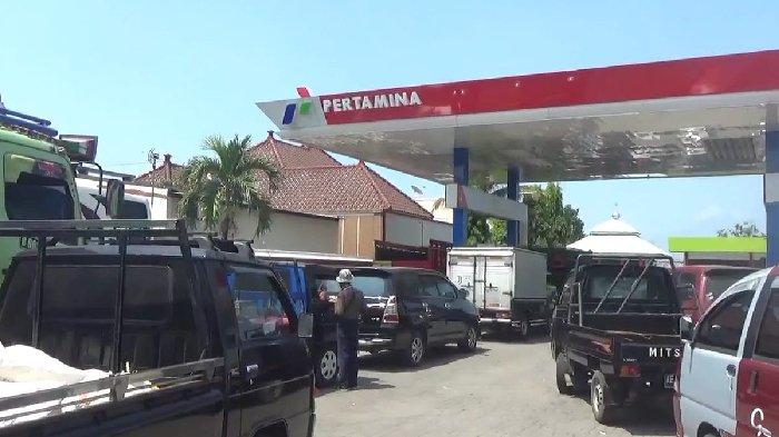 Cara Membedakan Pertamax dan Pertalite BBM yang Dijual Pertamina di SPBU, Pelanggan Sempat ...