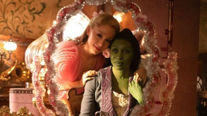 Arti Lirik Lagu Popular - Ariana Grande, OST Film Wicked Viral di ...