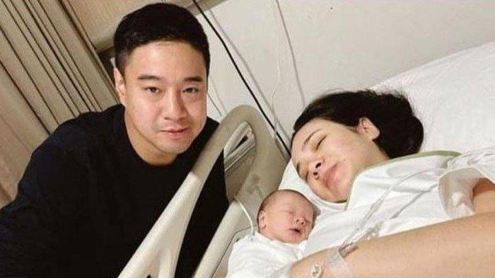 Potret Anak Pertama Pamela Bowie dengan Konglomerat Armand Gunawan ...
