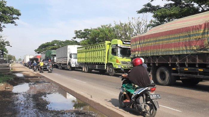 Arus Lalu Lintas di Jalan Duduksampeyan Gresik arah Surabaya Padat Merayap - Tribunjatim.com