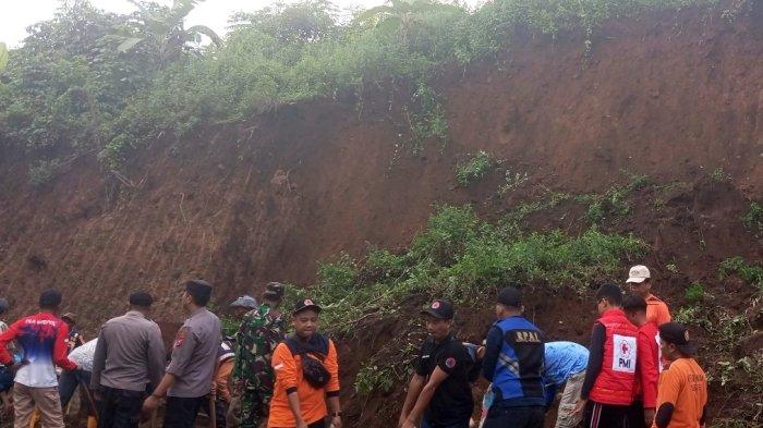 Ngerinya Tebing di Jalan Penghubung Pacet-Trawas Mojokerto Rawan ...