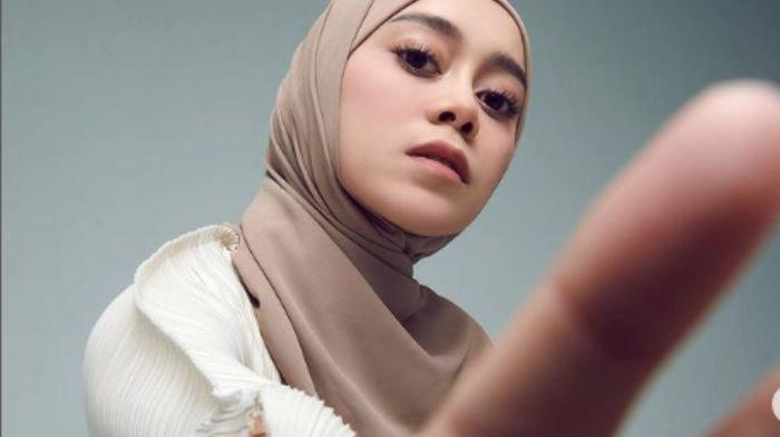 Arti Lirik Lagu Bangbung Hideung, Viral di TikTok Bikin Orang Kesurupan ...