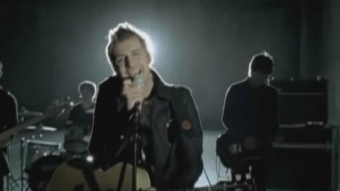 Chord Gitar dan Lirik Lagu Fall For You - Secondhand Serenade Viral di ...