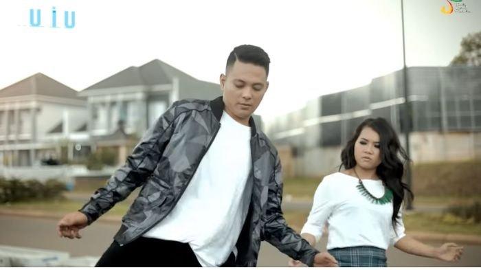 Lirik Lagu Bukan Cinta 1 Atau 2 - Gamma 1, Viral di TikTok Versi DJ: Pilih-pilih Kamu atau Dia ...