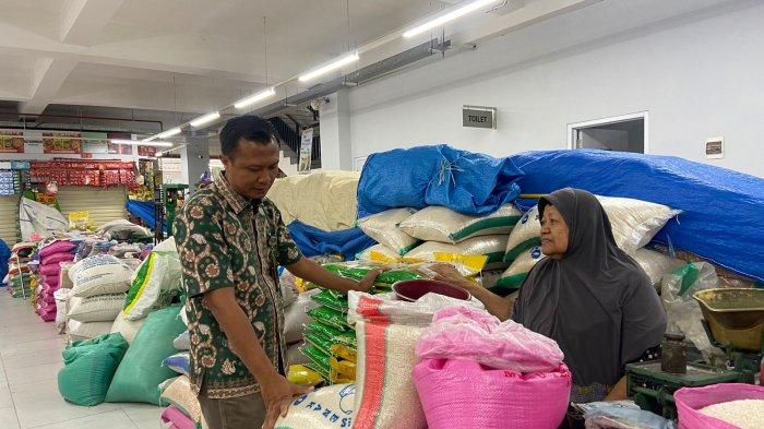 Stabilisasi Harga, Bulog Ponorogo Gelontor Beras SPHP ke Pasar Tradisional dan Retail Tiap Pekan ...