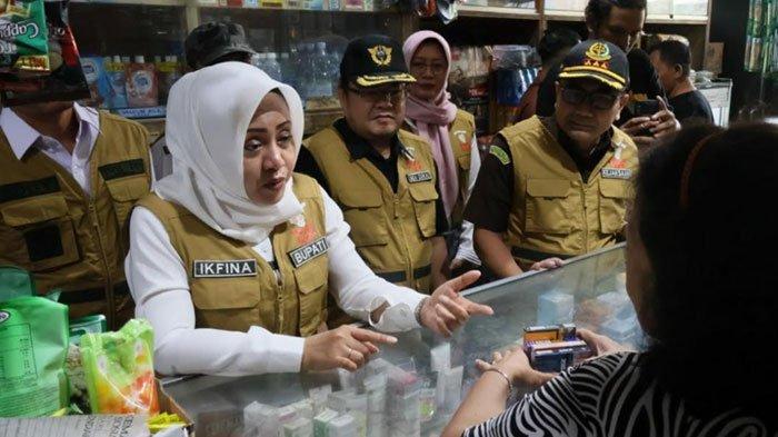 Berantas Peredaran Rokok Ilegal di Mojokerto, Bupati Ikfina dan Bea Cukai Gencar Sidak ke Pasar ...