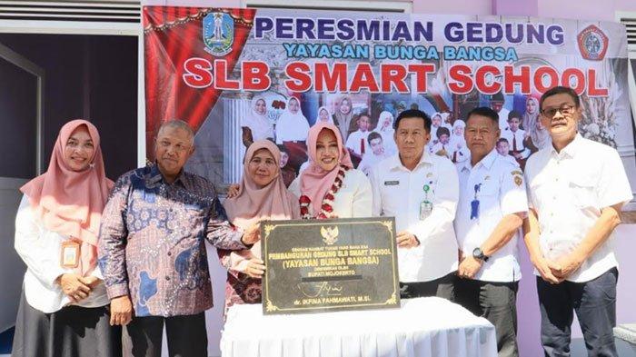Resmikan Gedung SLB Smart School di Pacet, Bupati Ikfina Jamin ...