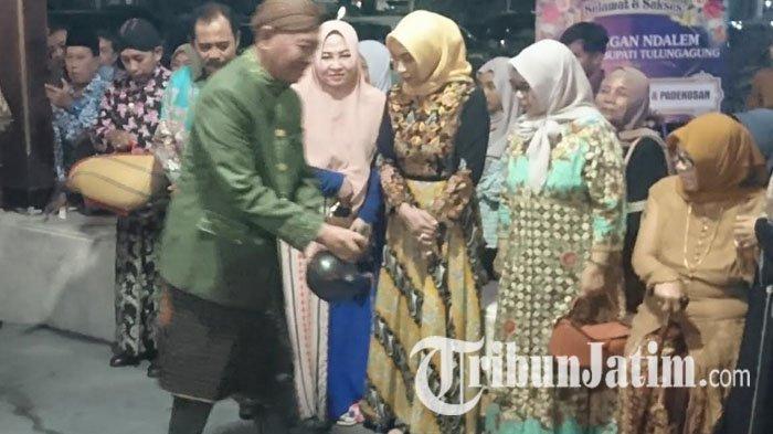 Bupati Tulungagung Gatut Laksanakan Tradisi Boyongan Ndalem Keprabon ...