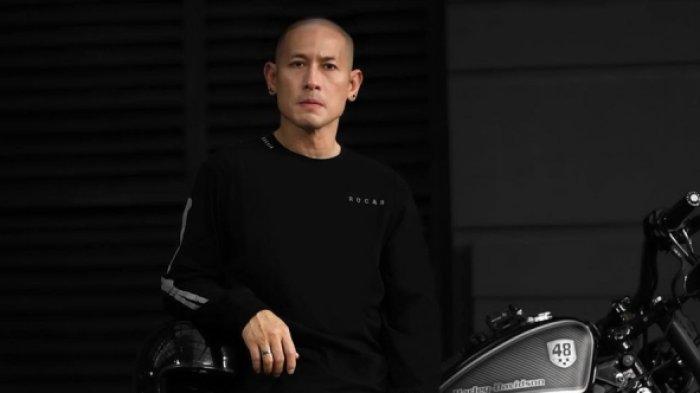 Penampilan Baru Chef Juna, Gagah dengan Model Rambut Botak, Visual ...