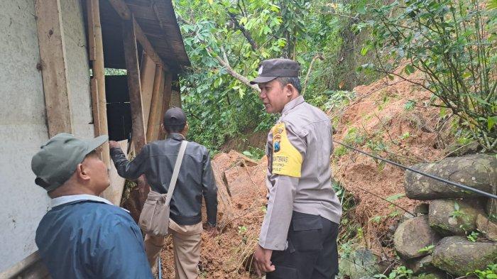 Tembok Rumah Warga Trenggalek Jebol Diterjang Longsor - Tribunjatim.com