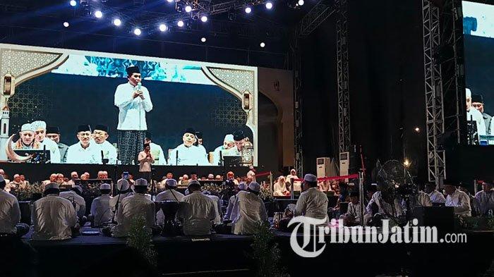 KH Anwar Zahid Bersama Ribuan Jemaah Tabligh Akbar Doakan Eri Cahyadi Menang Pilkada Surabaya ...