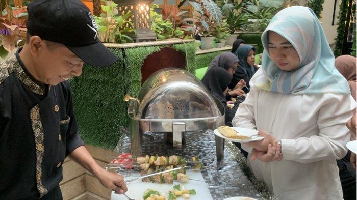 Kuliner Ramadan Daging Tandoori, Dimasak Menggunakan Oven Tanah Liat ...