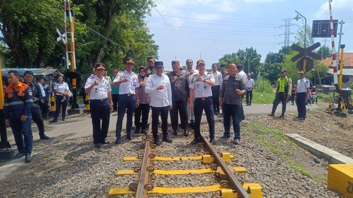 Dishub Jatim dan Pemkab Pasuruan 10 Palang Pintu Perlintasan Kereta Api Jelang Akhir Tahun ...