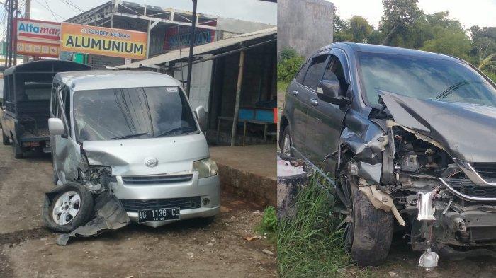 Kecelakaan di Ngasem Kediri, 2 Mobil Ringsek Parah usai Adu Banteng, Ban Sampai Copot ...