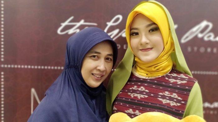 Hari Ibu : Cerita Ibu di Surabaya Relakan Karir Demi Anak Berkebutuhan Khusus, Kini sang Anak ...